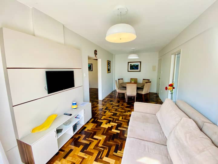 Com Sacada E Aconchegante | Quadra Mar Rua 2000. - Balneário Camboriú