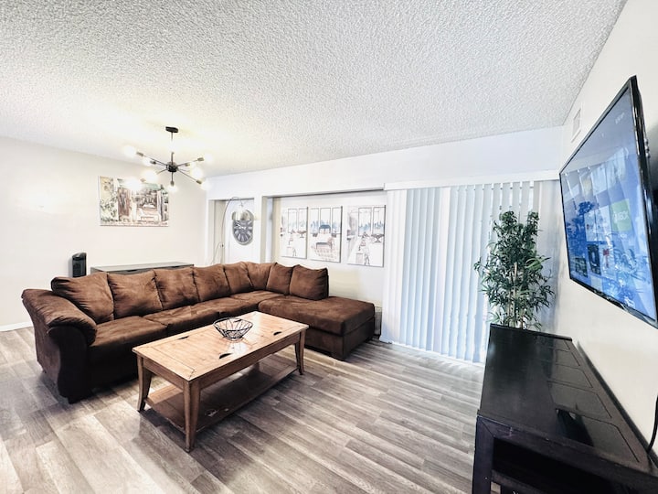 Longterm Rent 3br/2ba, Safe Area, Parking - Santa Ana, CA