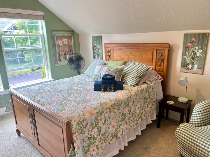 Lovely Storybook Studio • Tranquil Eugene Retreat - Eugene, OR