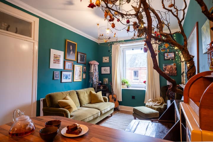 Romantic 1-bed Hideaway In The Heart Of Holyrood - Edinburgh