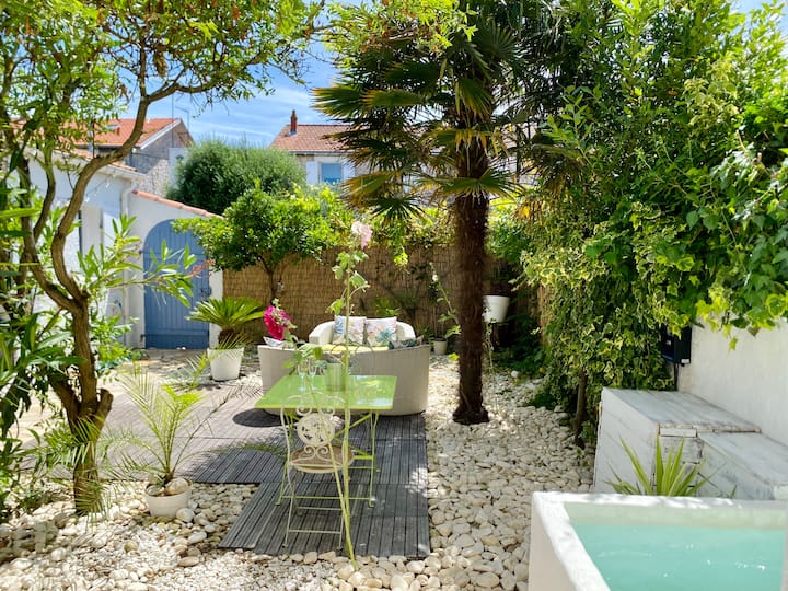 3br Oasis: Garden & Mykonos Plunge Pool - ibis Styles La Rochelle Centre