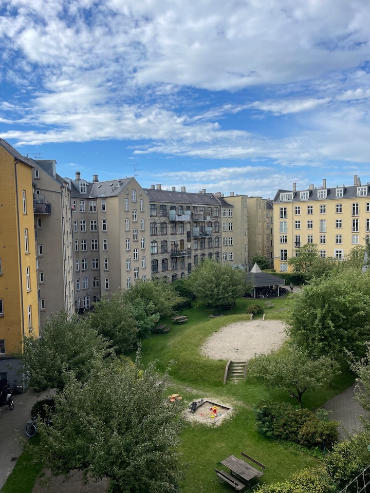 Skøn 2-værelses Med Perfekt Beliggenhed Og Altan - Copenhagen