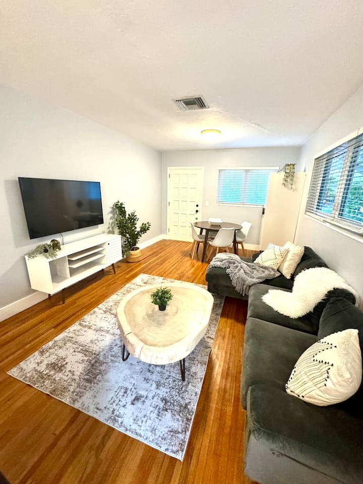 Modern 2 Bdrm Home Miami. Free Parking - Coral Gables, FL