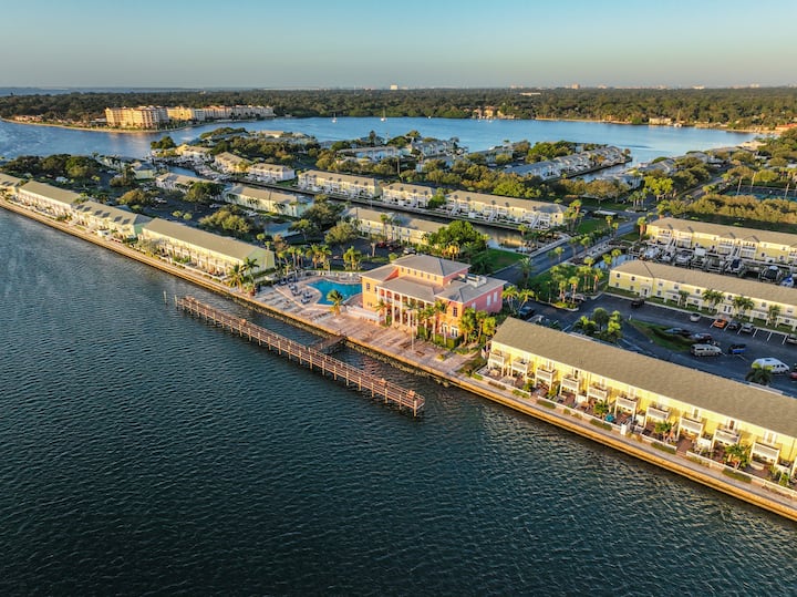 1 Bedroom Condo W/ Kayaks, Pickleball, On The Bay - St. Petersburg, FL