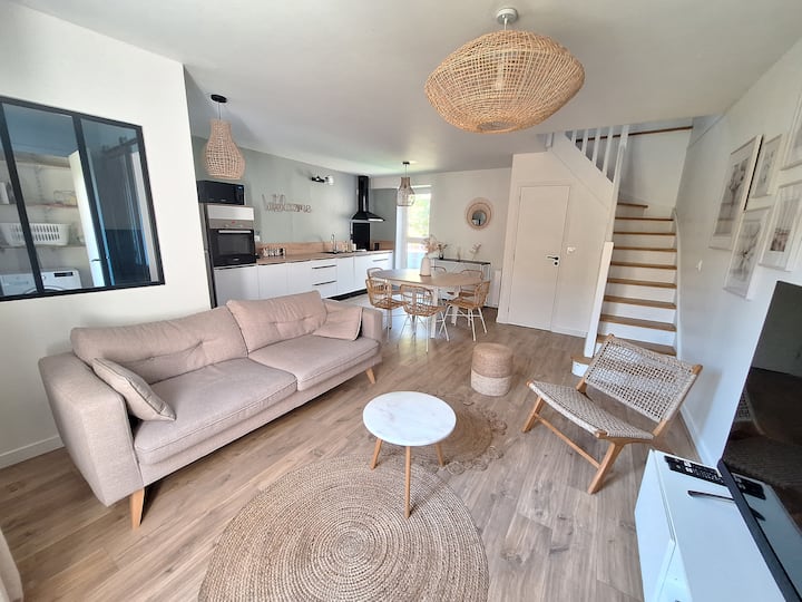Maison Entière Confortable Avec Extérieur - Laval, France