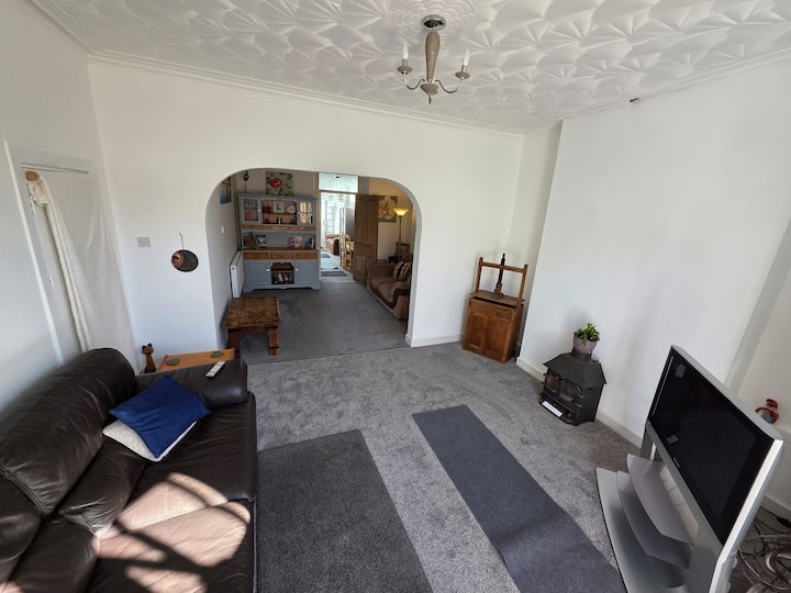 Spacious Ground Floor, Sleeps 6, 600mts From Beach - Bridgend