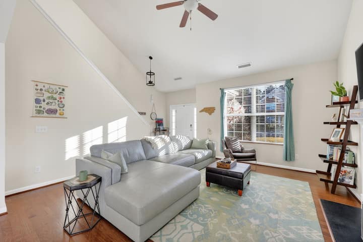 Lovely Home In Durham With Game/movie Room! - Durham, NC