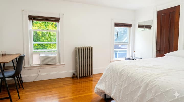 Top Corner Room | Minutes To Red Line & Harvard - Cambridge, MA