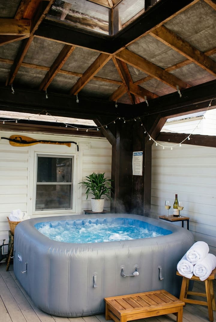 Kingston Winter Retreat | Hot-tub| Bbq | Firepit - Napanee