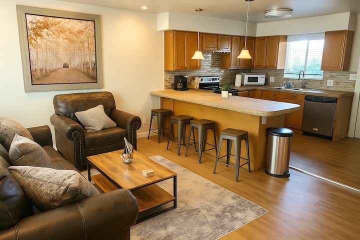 Applewood Charming Two Bedroom Big Fenced Yard - Fort Collins, CO