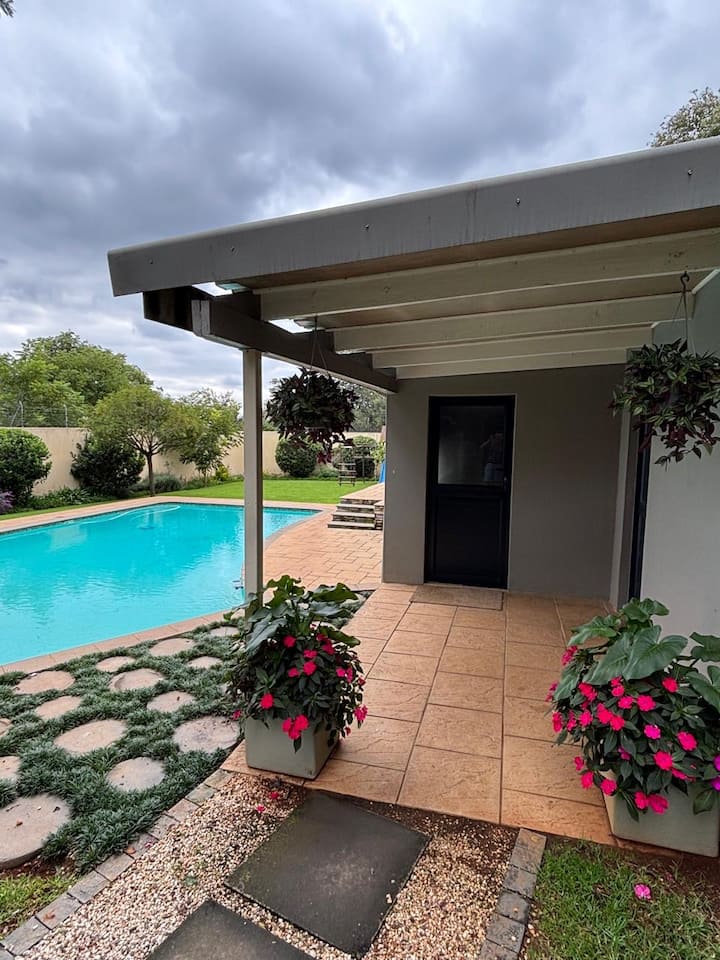 Linden Hideaway Spacious Garden Cottage - Randburg