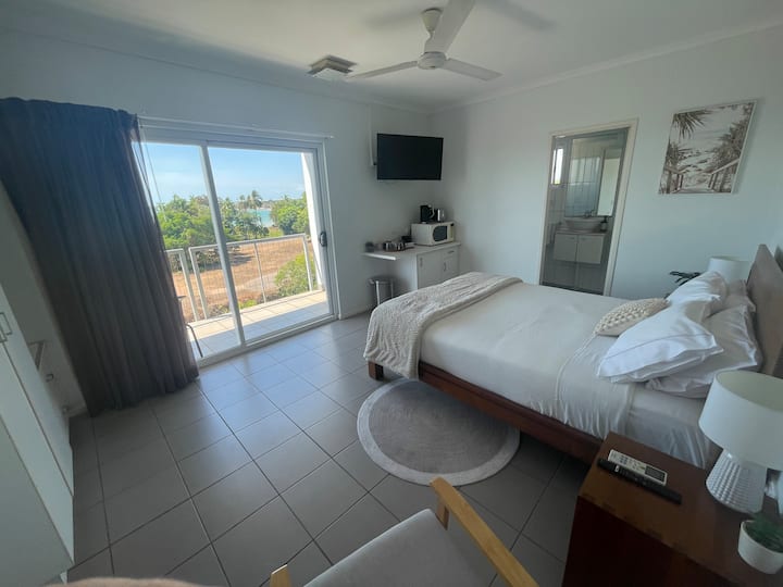 Top End Sunset - Waterfront Studio Apartment - Darwin