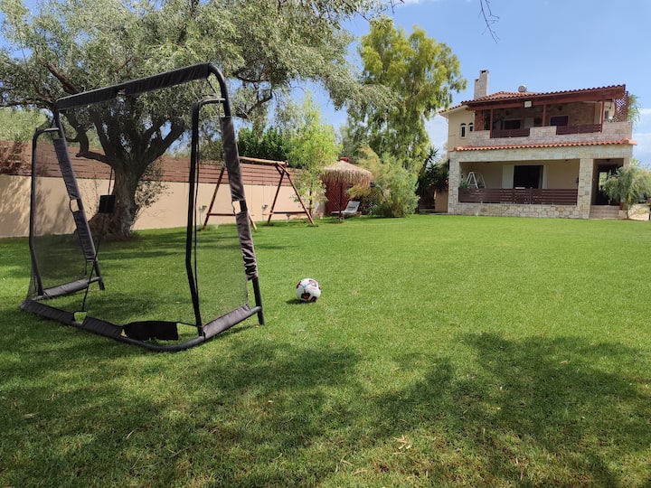 George’s Family Friendly Home With Great Exterior - Eubea