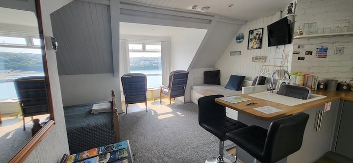 De Luxe Studio Over Bay On Pembs Coastal Path. - Fishguard