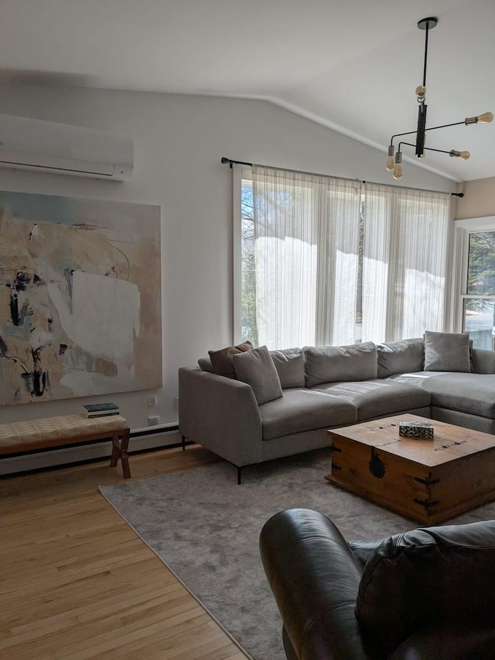 Midtown Modern W/ King Bed - Fredericton