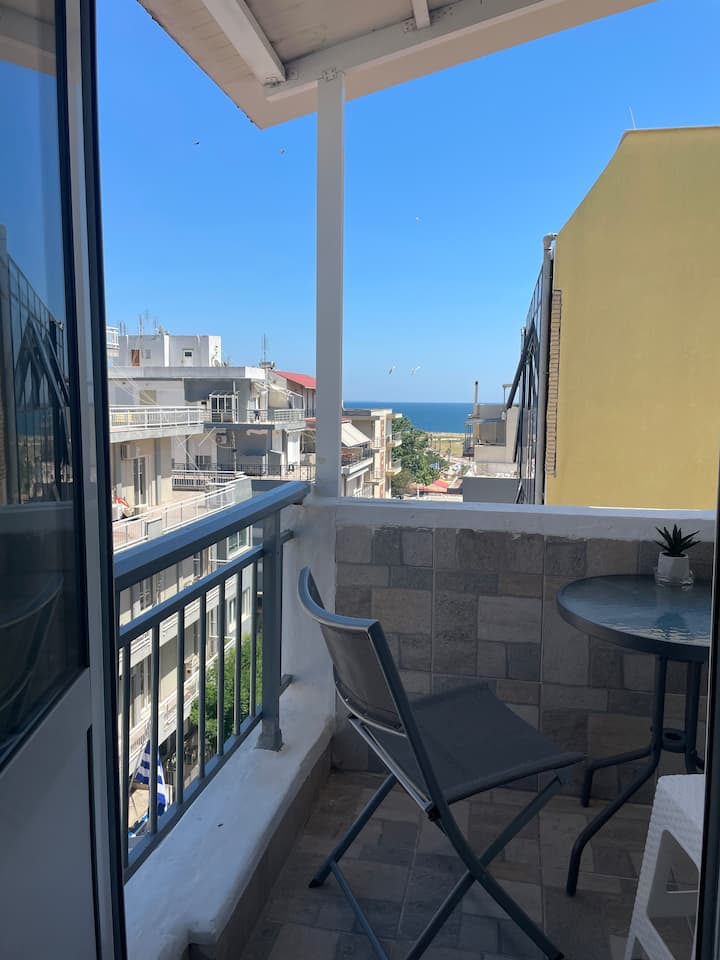 City Center & Sea View: 4th Floor Apartment - Александруполис