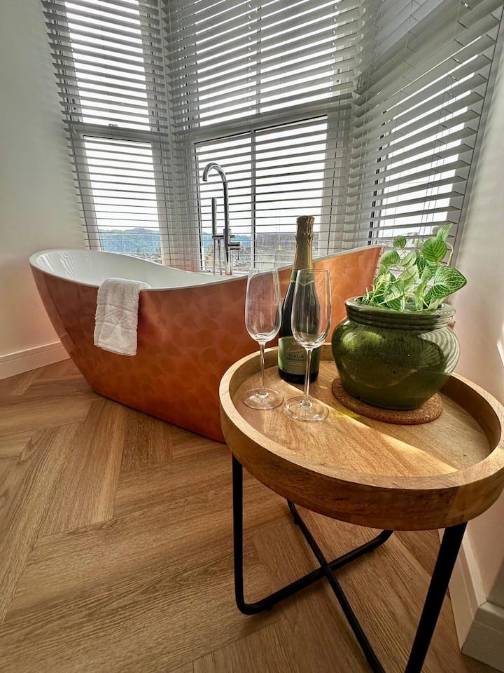 Luxury 2-bed Retreat, Bowness – Dog Friendly Home - Bowness-on-Windermere