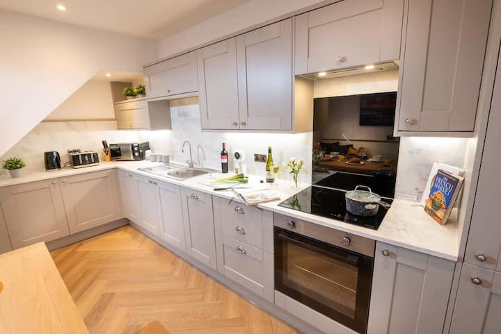 Lake View Loft, Central Bowness, Dog-friendly Stay - 윈더미어