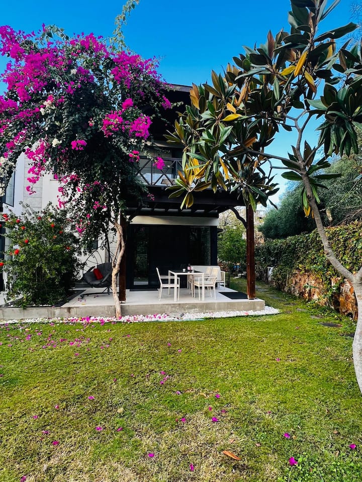 Stunning 3br Villa. Peaceful Garden. 400m To Beach - Turgutreis