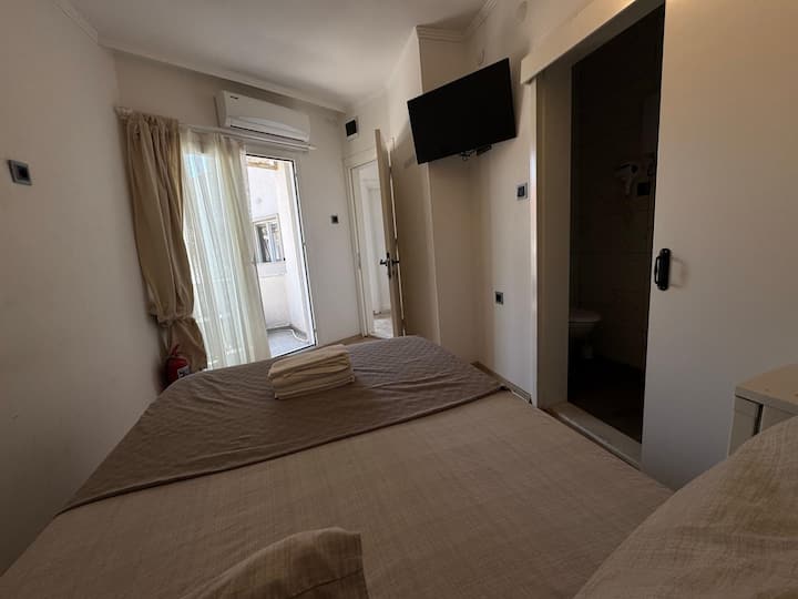 Ekonomik & Konforlu Basic Oda | Sahile 50m Mesafe - Foça