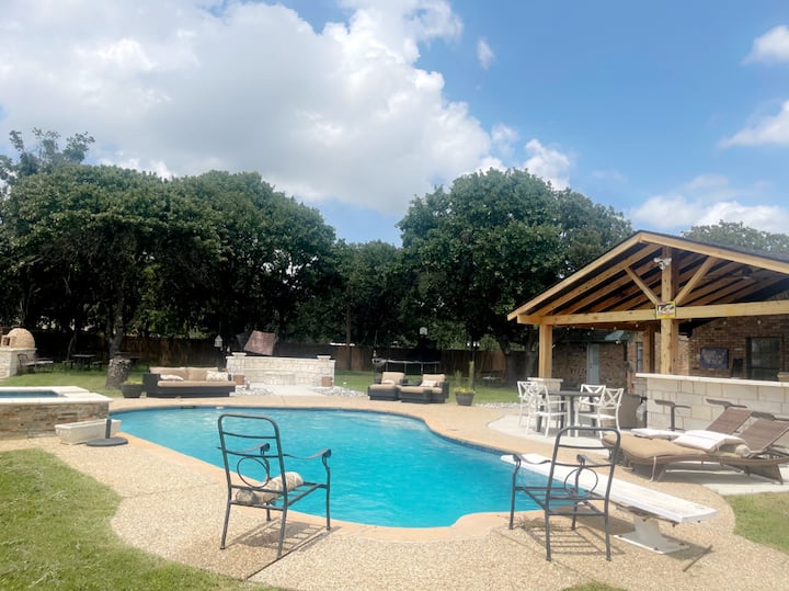 Escape To Your Private Oasis - Keene, TX