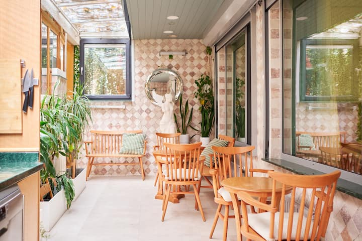 Spacious Flat At Taksim With Winter Garden - Beyoğlu