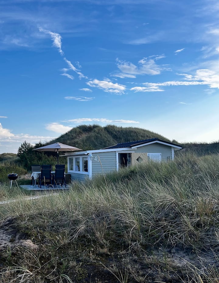 Nyrenoverad Dynstuga Med Havsbrus - Mellbystrand