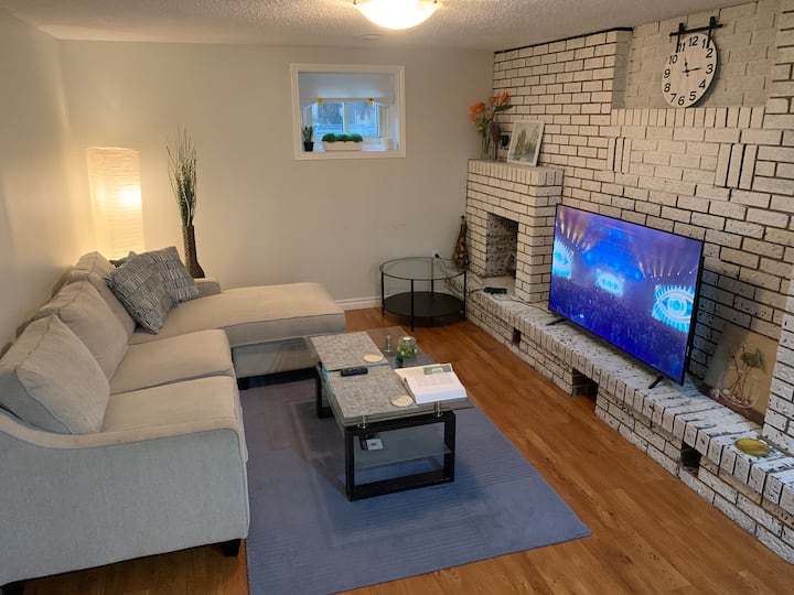 Cozy Getaway Basement Apartment - ミシサガ
