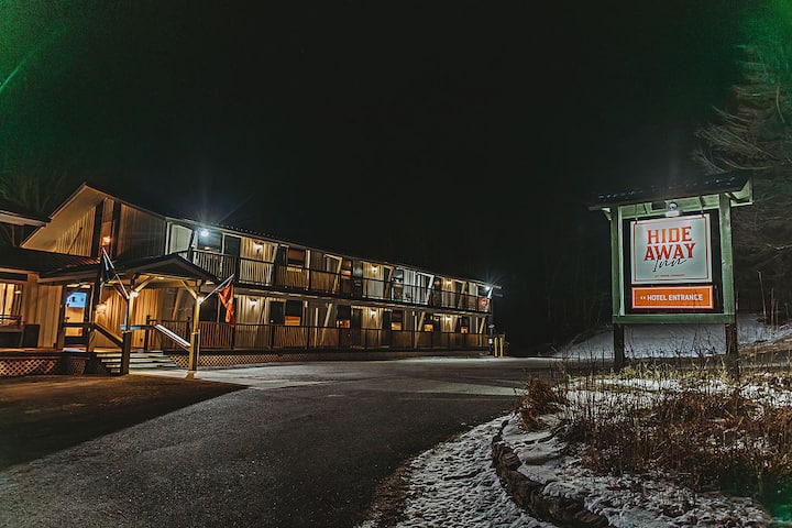 Standard King At Hideaway Inn Mt. Snow - Dover, VT