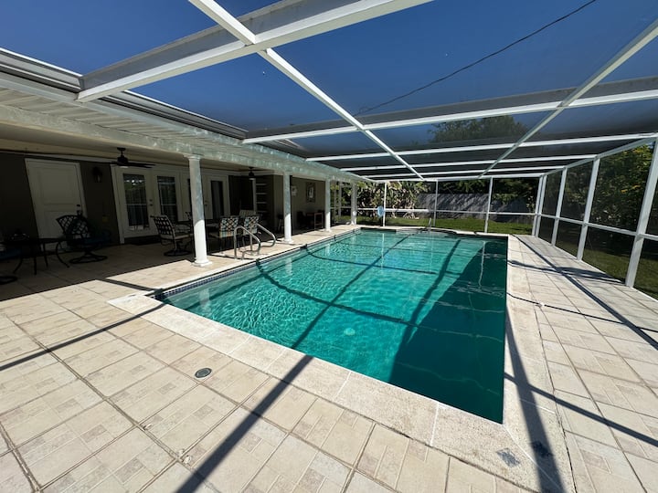 4bed/pool! Ready For Your Large Family! - Fort Myers, FL