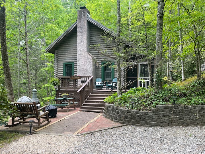 Lowest January Rates - Romantic G’burg Log Cabin - Gatlinburg, TN