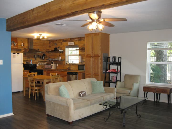 Rustic Charm | Att | Choctaw Stadium | Uta - Arlington, TX