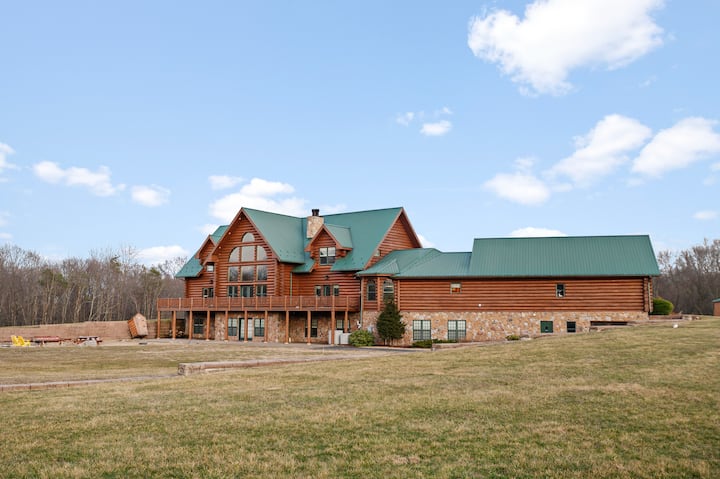 Luxurious Lodge Retreat On 100 Acres, Indiana Pa - Indiana, PA