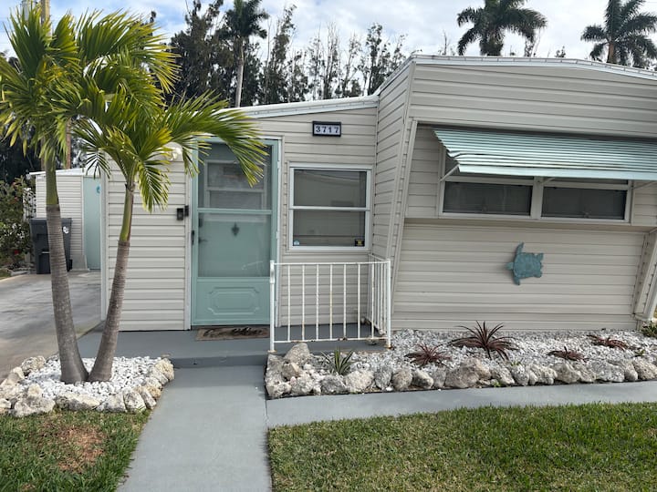 Seas The Day By The Bay - Bradenton, FL