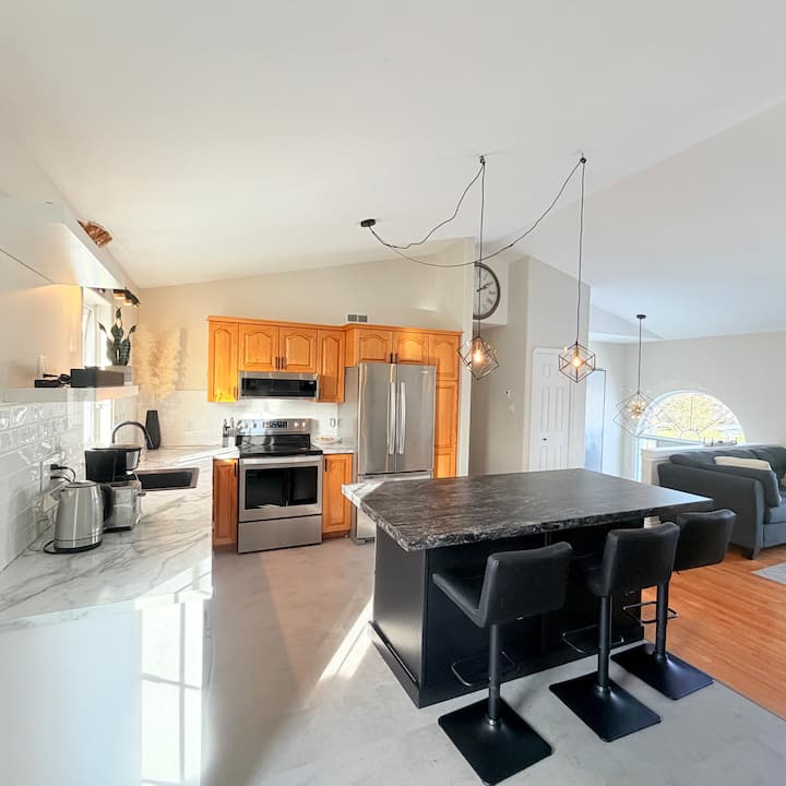 Beautiful 2 Bdr Home In Lovely Family Neighborhood - Moncton