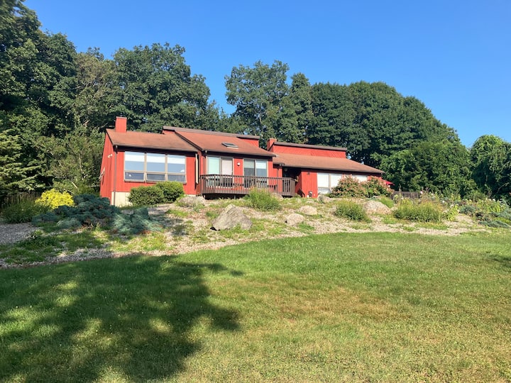 South Tiverton, 2 Bedroom Abode, Scenic Views - Tiverton, RI