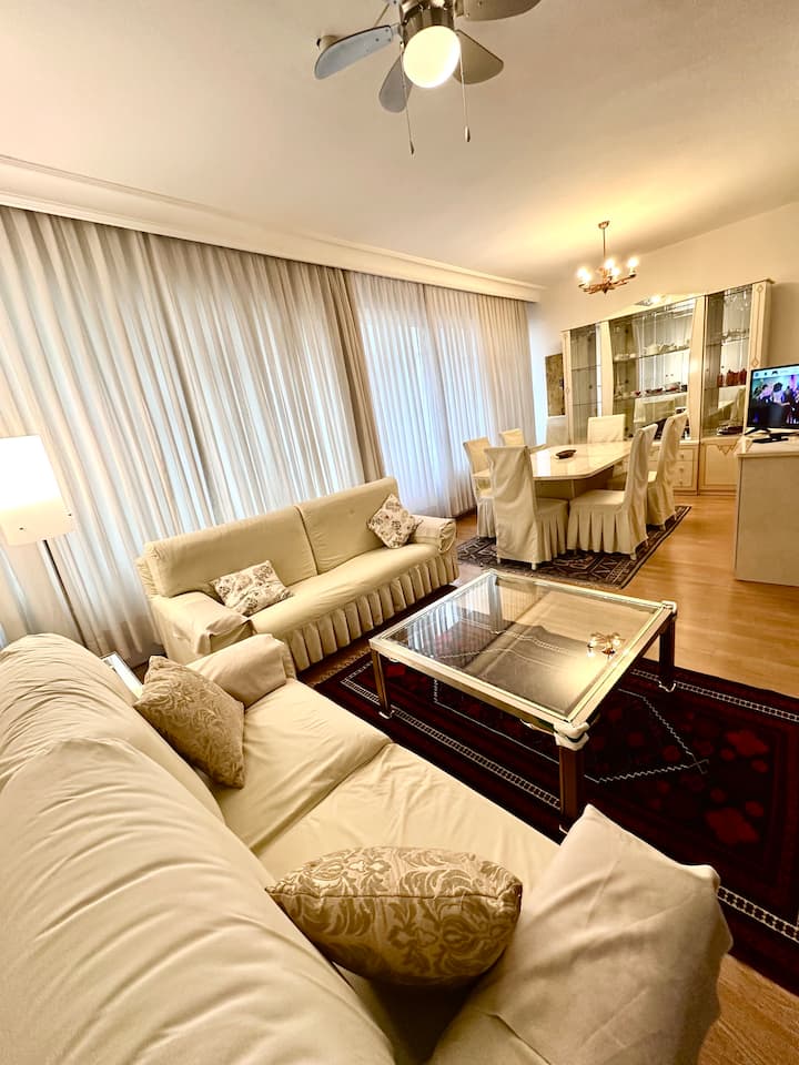 Metro’ya 1 Dk Mesfede 3 Kat Asansörlü Geniş Daire - Şişli