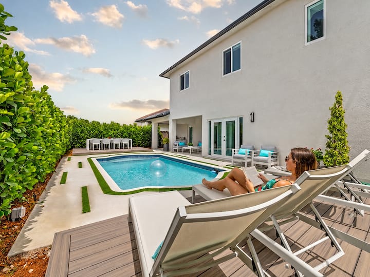 Corsica Luxe Villa  Games | Heated Pool_bbq - Zoo Miami, Miami