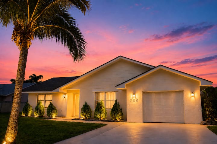 Centrally Located Home Available For Longer Stays! - Port St. Lucie, FL