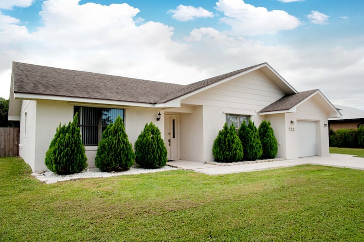 Centrally Located 4/2 Home With A Private Backyard - Port St. Lucie, FL