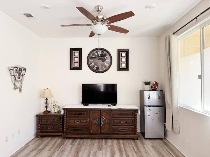 Private Entry Entire Cozy 1 King Bed Suite - Orange County, CA
