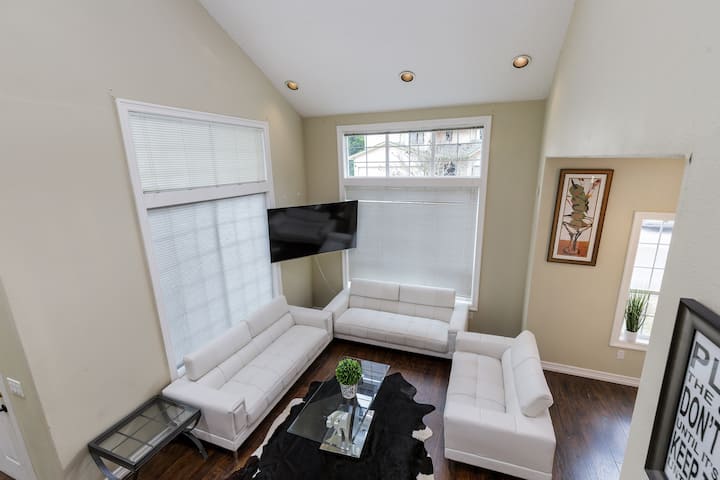 Spacious 4br Home For Long Stays - Portland, OR