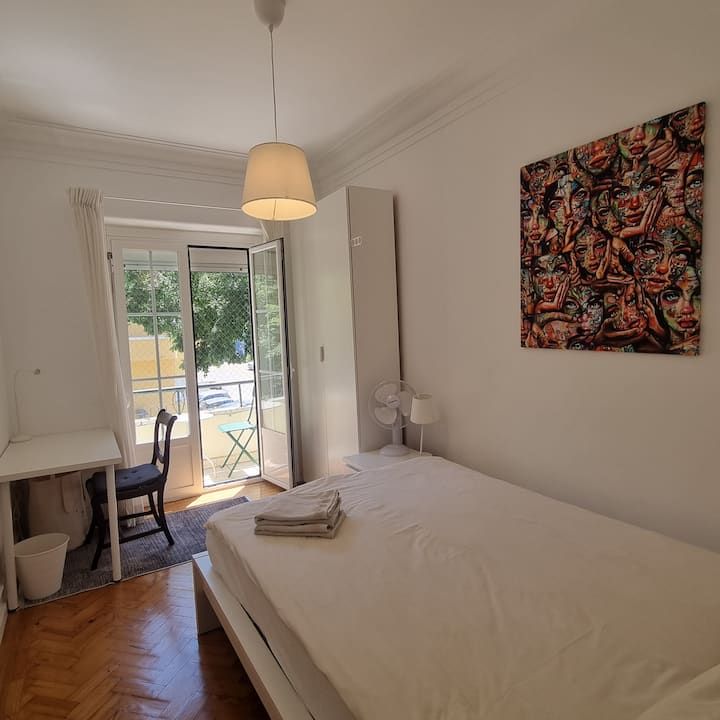 Zentrales Zimmer Mit Balkon In Graça Nahe Fluss - Lisbona
