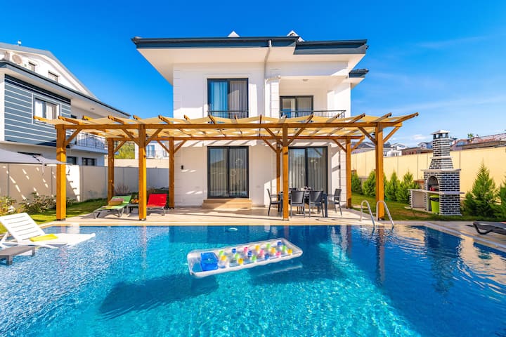 Fethiyede Jakuzili Lüks Villa(villa Beray 2) - Fethiye