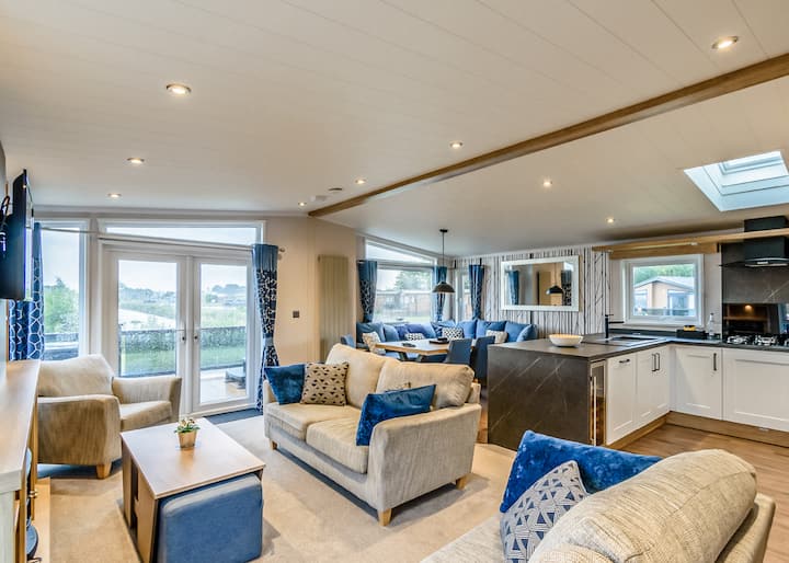 Luxury Lodge Hot Tub - Lincolnshire