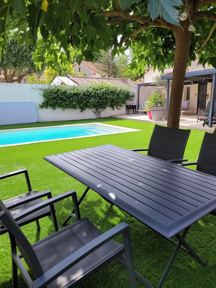 Agréable Maison De Ville Avec Piscine - Marsella