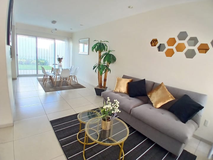 Hermosa Casa En Privada ¡A Solo 15 Min Del Centro! - San Luis Potosí