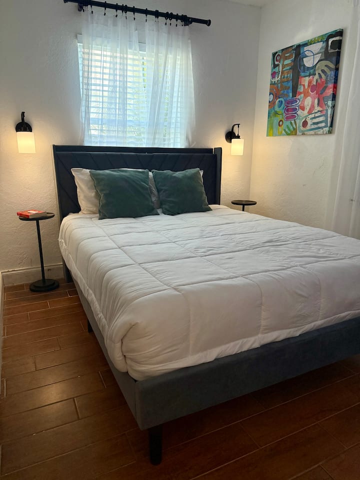 Central Location, Stylish And Nice Deck - Fort Lauderdale, FL