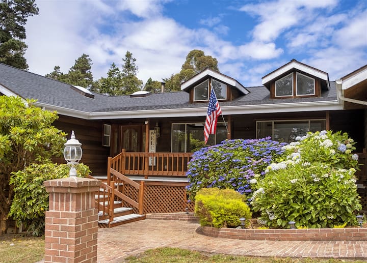 Luxurious Rental Just Minutes Away From The Beach - Mendocino, CA