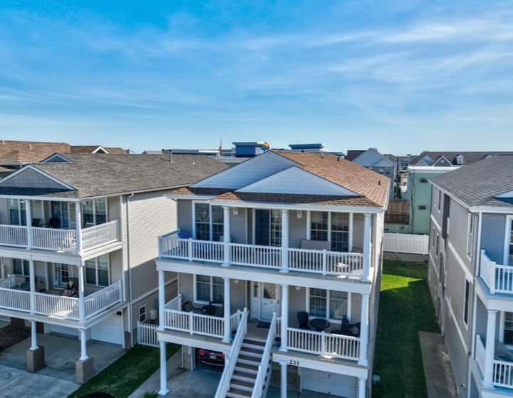4 Bedroom Beach Condo With  Balcony - Wildwood, NJ
